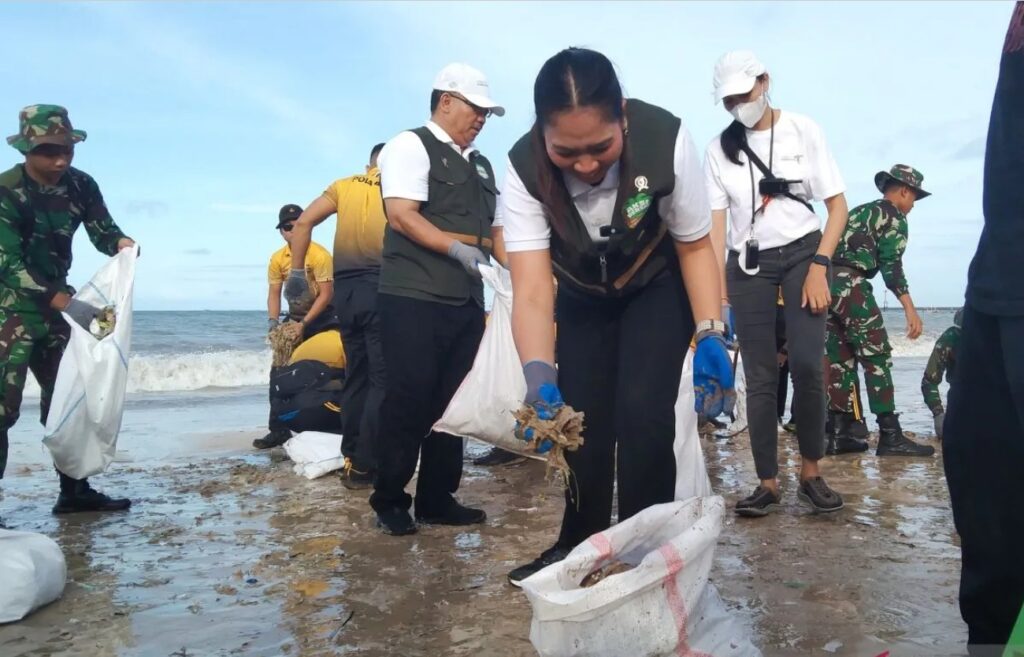 8,500 Volunteers Join Forces to Clean Up Bali's Beaches - Bali Expat